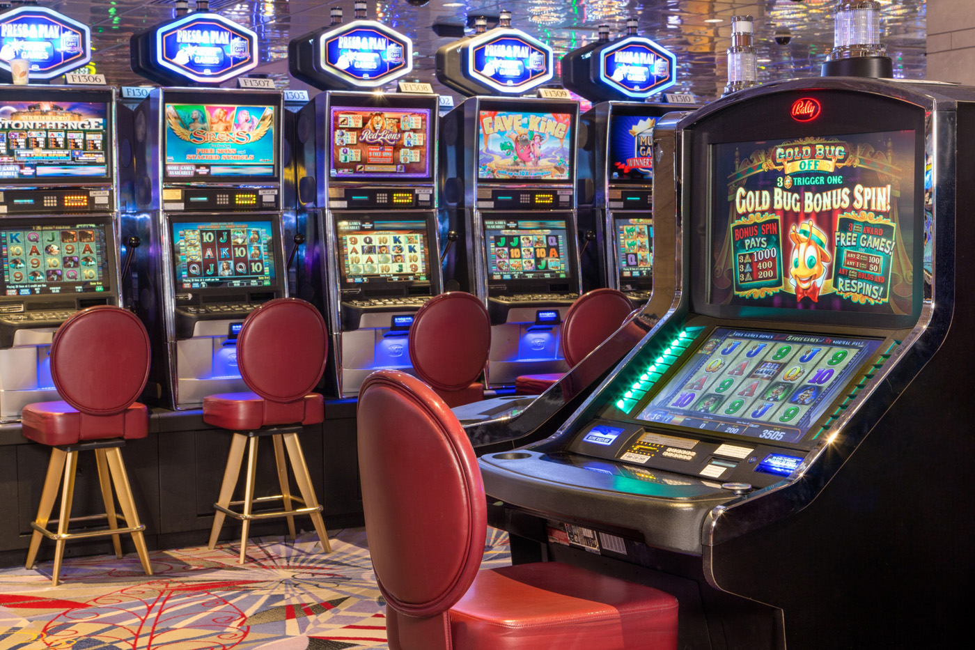 Niagara Falls Casino Package - Howard Johnson Plaza by Wyndham by the Falls